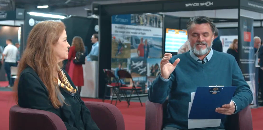 Autopista al espacio con la ministra de cultura y el presidente del ...